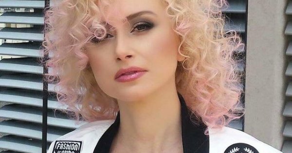 „15 за следващите 15“ представя: Преслава Пейчева - Az-jenata