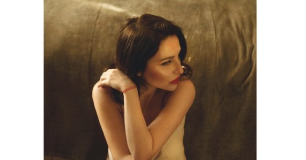 MIA D. представя R&B баладата „Трябваше“ - Az-jenata