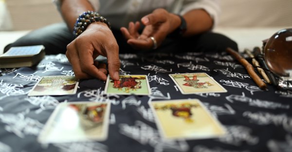 Таро карта за 13 юни, петък - Az-jenata