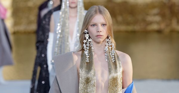 Какви колиета и обеци ще са хит за пролет-лято 2024 - Az-jenata