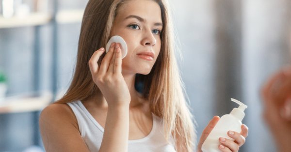 Домашен тоник за почистване на грим с жожоба и бадем - Az-jenata