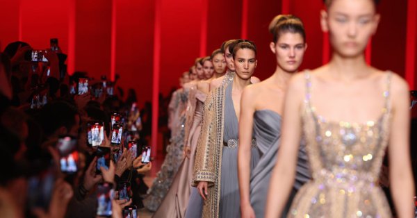 Блясък и кралска елегантност от Elie Saab за пролет/лято 2024 - Az-jenata