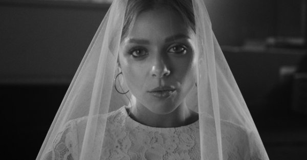 Виктория и Филип Буков с драматичен скандал във видеото на How to Ruin a Life - Az-jenata