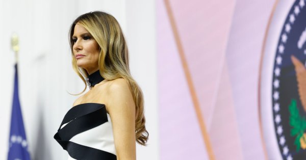 Мелания Тръмп с официален портрет като първа дама, облечена в Dolce & Gabbana (+Снимка) - Az-jenata